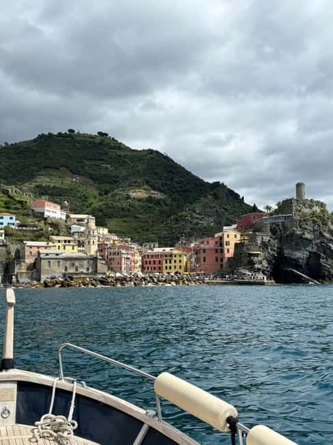 Vernazza: Cinque Terre sunset private boat tour w/ aperitivo - The Experience in Detail