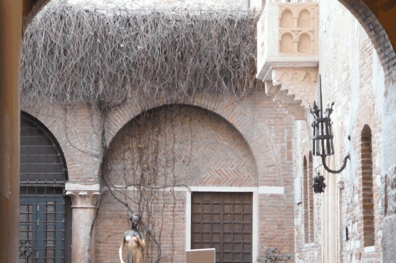 Verona Awakens: Early Morning Walking Tour - Key Points