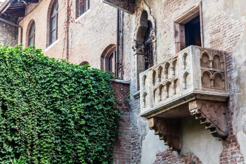 Verona: Express Walk with a Local in 60 minutes - Detailed Breakdown of the Tour Stops