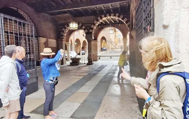 Verona: Guided Small Group Walking Tour of the City of Love - Juliet’s House and the Romantic Legend