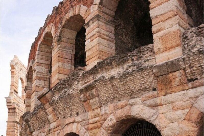 Verona: Highlights and Hidden Gems Walking Tour - Piazza delle Erbe and Piazza dei Signori