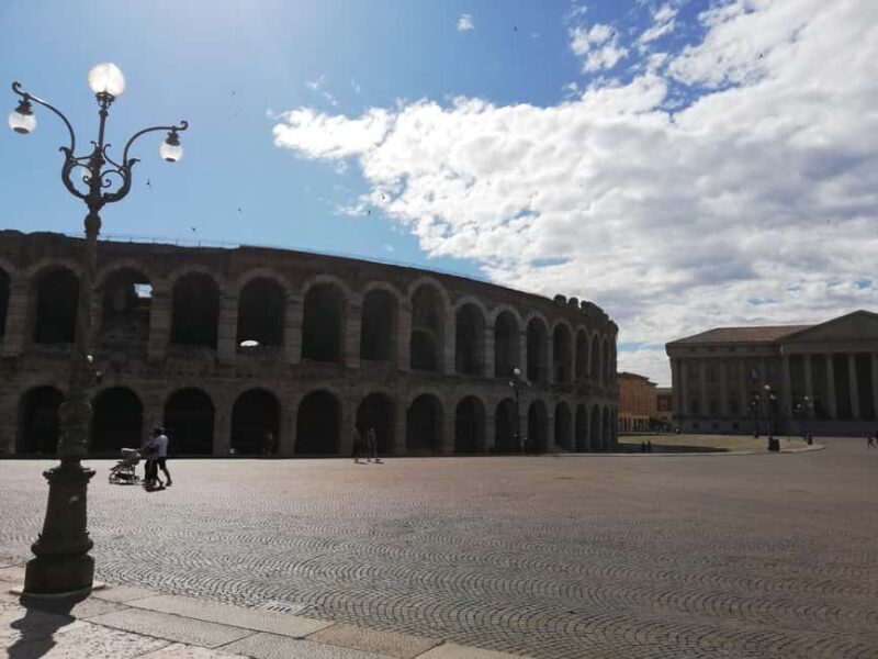 Verona Highlights Small Group Tour With an Expert Guide - Key Points