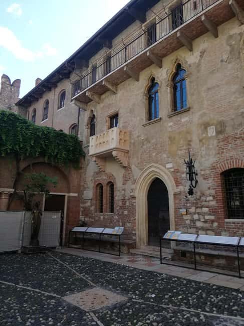 Verona Highlights Small Group Tour With an Expert Guide - Authenticity and Local Flavor