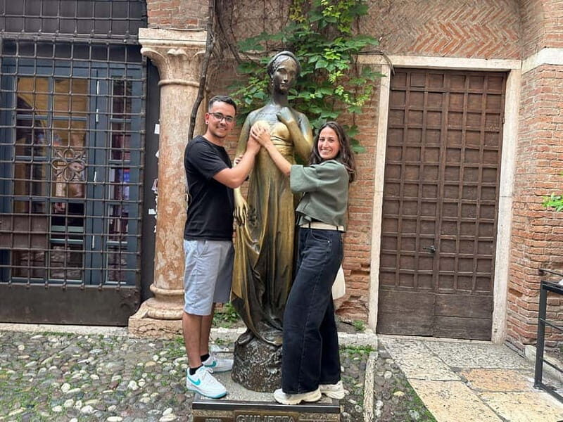 Verona: Street Food Tour and City Guided Sightseeing - Key Points