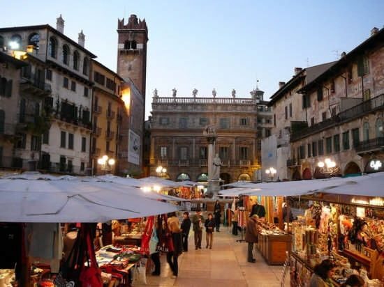 Verona: Walking Tour of Historical Center - Exploring Verona’s Roman Roots