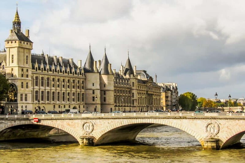 Versailles Electric Bike Rentals - Key Points