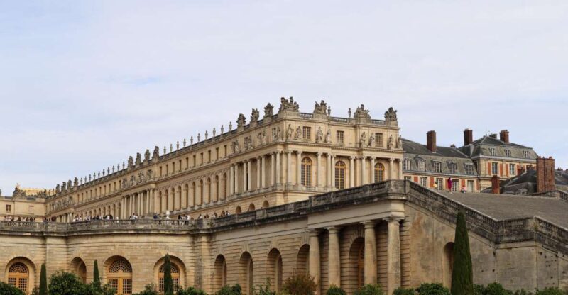 Versailles Palace and Giverny Private guided tour from Paris - Key Points