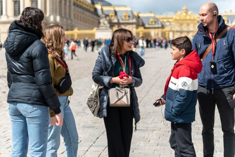 Versailles: Private Family Tour of Palace + Reserved Entry - Key Points