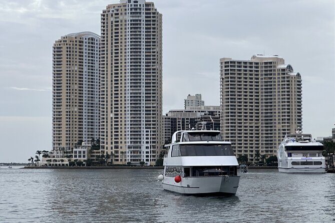 VIATOR EXCLUSIVE CRUISE: Miami Party Boat & Millionaire Homes - The Sum Up