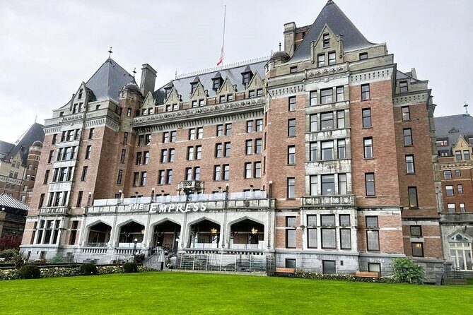 Victoria City 2hr Express Tour  Private (Day or Night, 16pax) - Key Points