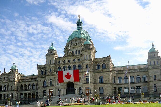 Victoria Private Tour Visiting City and Butchart Gardens - Discovering the Highlights: A Deep Dive into the Tour Experience