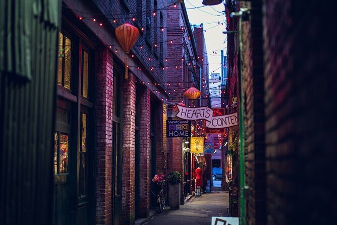 Victoria Scavenger Hunt and City Highlights Walking Tour - Practical Details and Tips