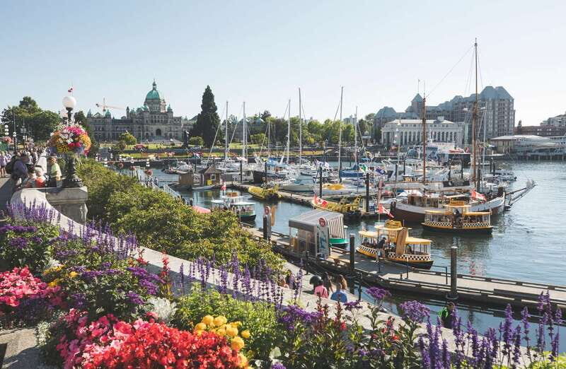 Victoria: Tips-Based City Highlights Walking Tour | 2.5-Hour - Detailed Breakdown of the Tour Experience