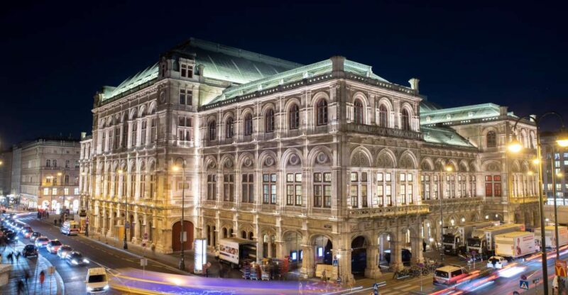VIENNA AT NIGHT: Photo Tour of the Most Beautiful Buildings - An In-Depth Look at the Experience