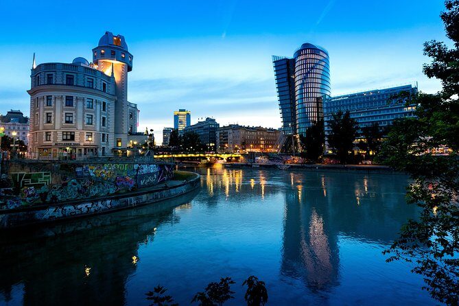 Vienna Evening Sightseeing Cruise With Music and Dinner - FAQ