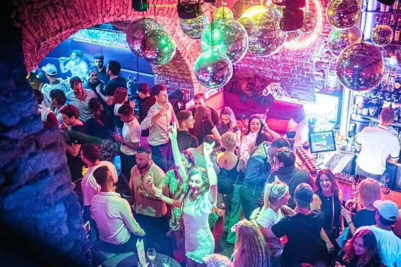 Vienna: Guided Pub Crawl with Club Entry - Key Points