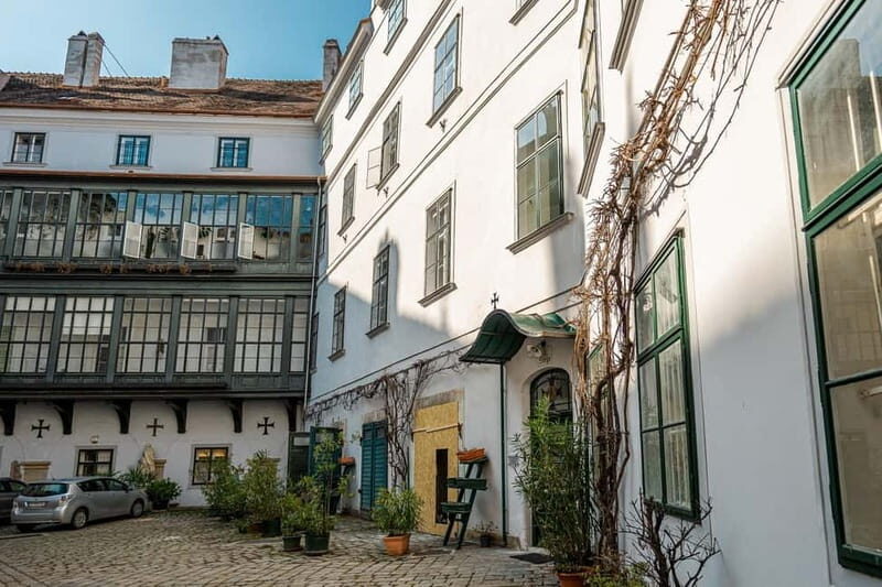 Vienna: Hidden courtyards Guided walking tour - An Introduction to Hidden Vienna