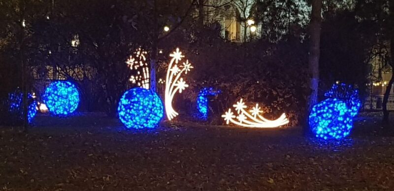 Vienna: Private Christmas Markets Tour with Drink & Snack - An In-Depth Look at the Experience