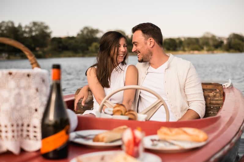 Vienna: Retro Boat Tour on the Danube River with Picnic - Final Thoughts