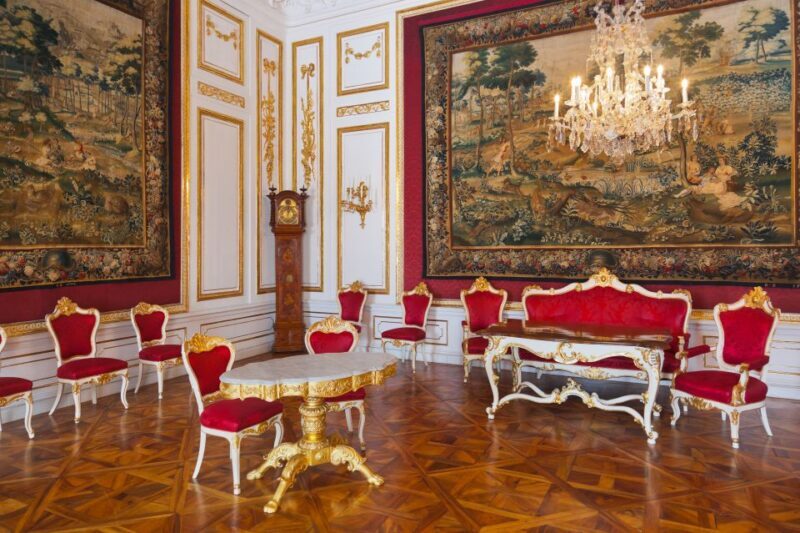 Vienna: Skip-the-Line Schonbrunn Palace Private Tour - The Palace: A Step Back into Imperial Austria