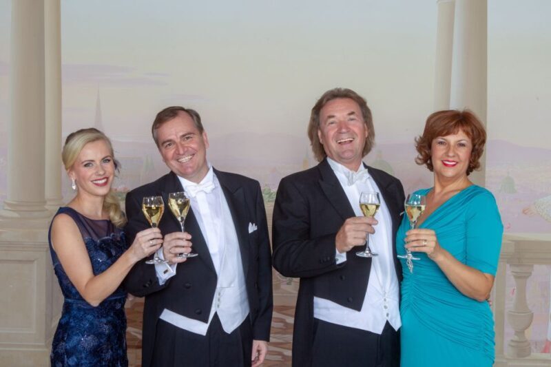 Vienna: Traditional Dinner Show at the Wiener Rathauskeller - Who Should Consider This Experience?