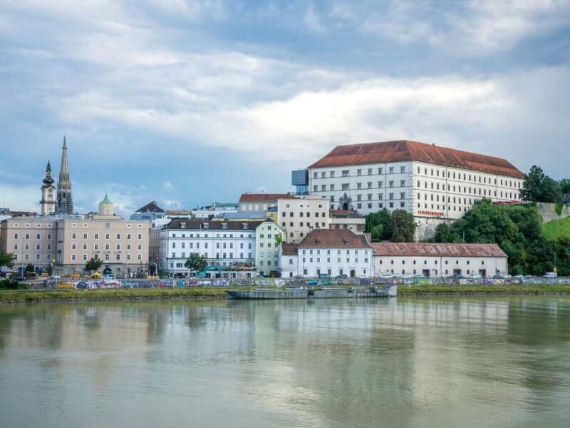 Vienna: Tullns, Melk, & Linz Christmas Market Full-Day Tour - What the Tour Does Well