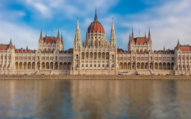 Vienna:Private & Customizable Budapest Day Trip with a Local - Key Points