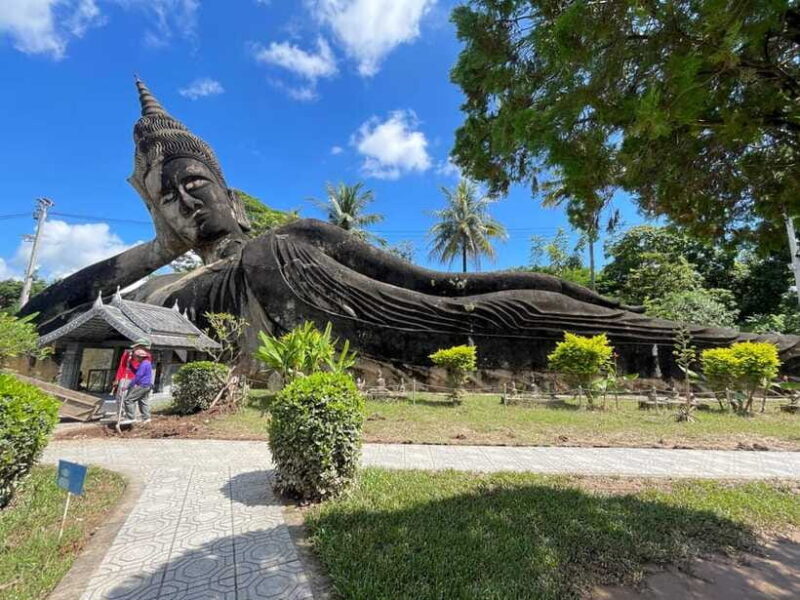 Vientiane: Half-Day City Tour with Patuxai and Buddha Park - Who Should Book This Tour