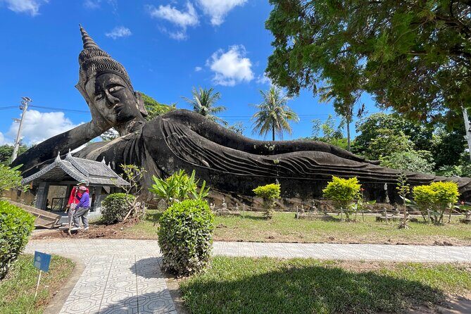 Vientiane Landmarks and Cultural Immersion Tour - Exploring the Landmarks: A Well-Rounded Itinerary