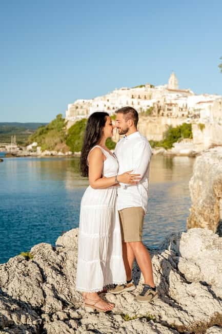 Vieste: a couple's photo tour at sunrise among romantic alleys and the sea. - An In-Depth Look at the Sunrise Photo Tour in Vieste
