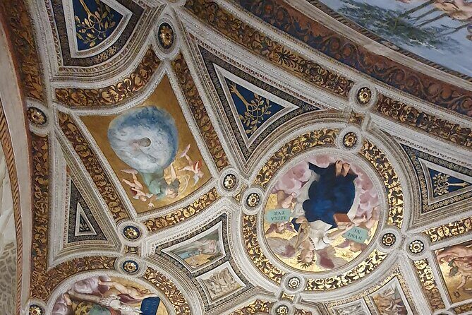 Villa Farnesina and Trastevere District Tour in Rome - Authentic Guide Experience and Reviews