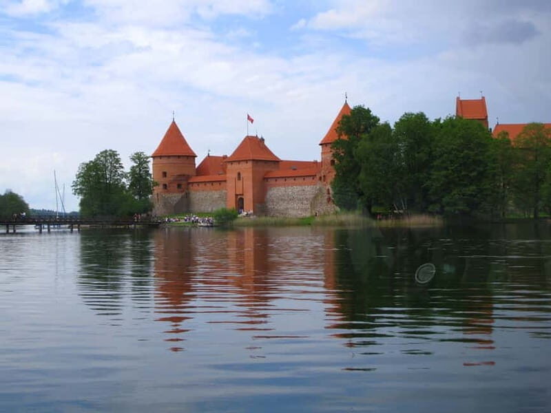 Vilnius: Trakai Tour with Audio Guide and Minibus Transfers - Key Points
