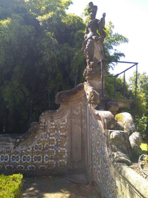Vinho Verde 2 Wineries + Guimarães - from Porto - Who Is This Tour Best For?