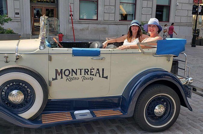 Vintage 1930 convertible ride in Old Montreal w/ old tunes-30min - Key Points