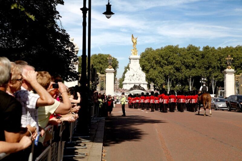Vintage Double Decker Bus Tour & Thames River Cruise - Key Points