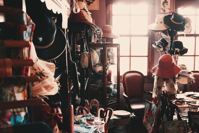 Vintage Fashion Walk with a Stylist - Key Points