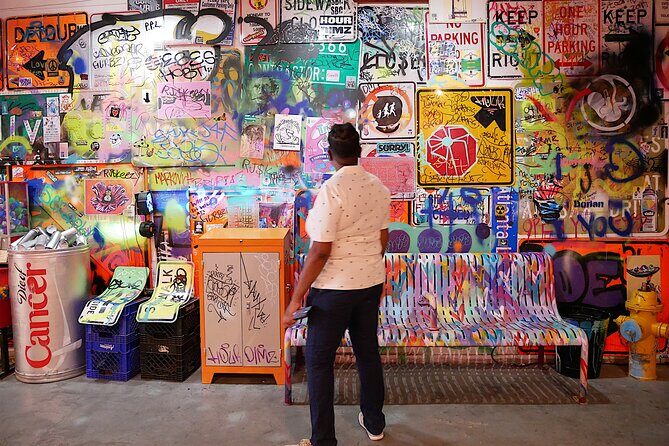Vintage Shopping Tour of the Arts District with 100 Photos, Champagne and Lunch - FAQ