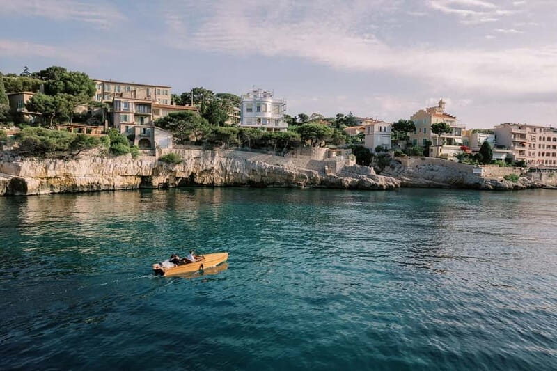 Vintage sunset boat tour of Marseille for couples (2h) - Key Points