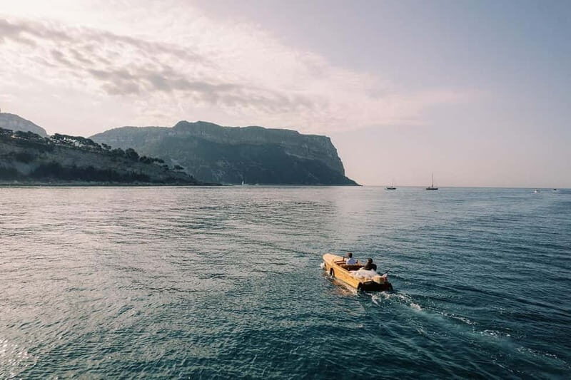 Vintage sunset boat tour of Marseille for couples (2h) - Who Will Love This Tour?