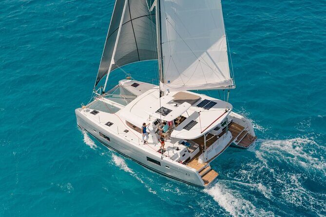 VIP Catamaran Luxury Private Tour in Lisbon up to 18 clients - Key Points