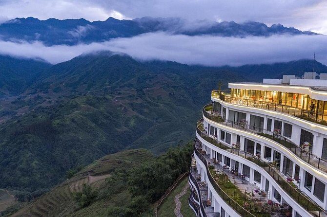 VIP LUXURY Sapa 2D1N -TRANSFER BY LUX LIMOUSINE CAR (Stay at 5* hotel) - Authentic Encounters in Sapa