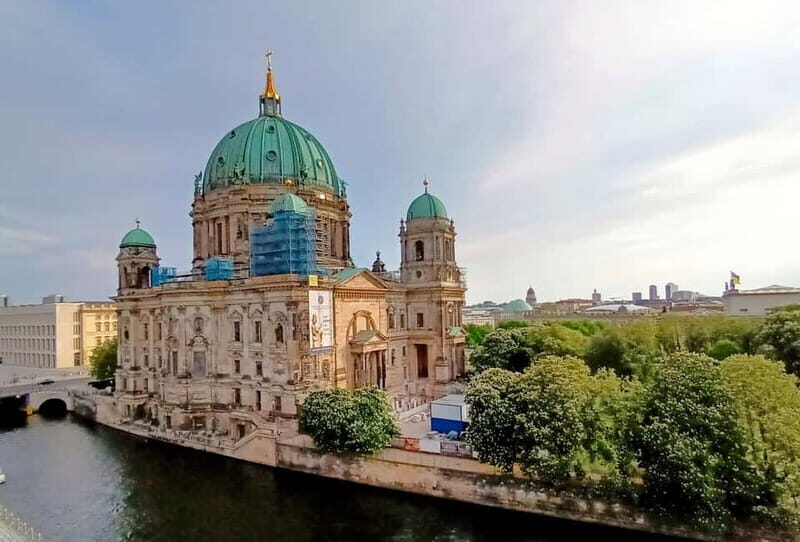 VIP Warnemünde-Berlin: Private Shore Excursion with a Van - FAQ