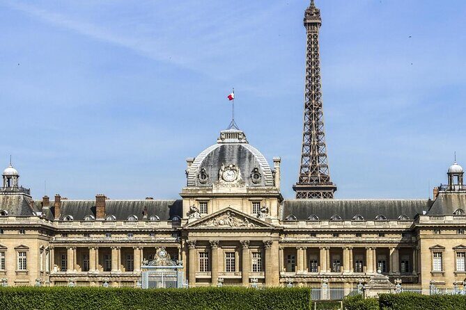 Virtual Reality Guided Tour at the Eiffel Tower - The Itinerary in Detail