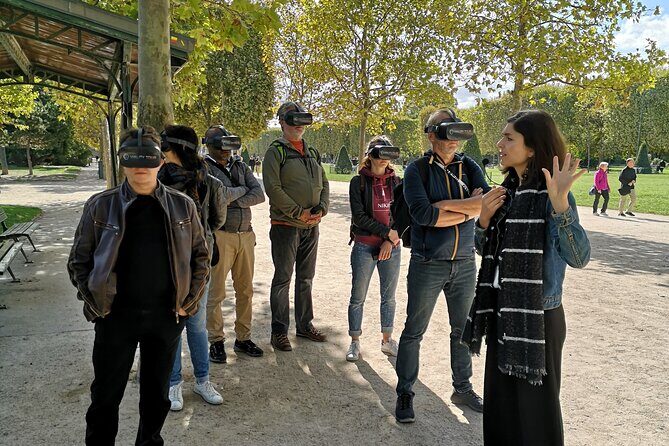 Virtual Reality Guided Tour at the Eiffel Tower - The Experience Explained from the Reviews
