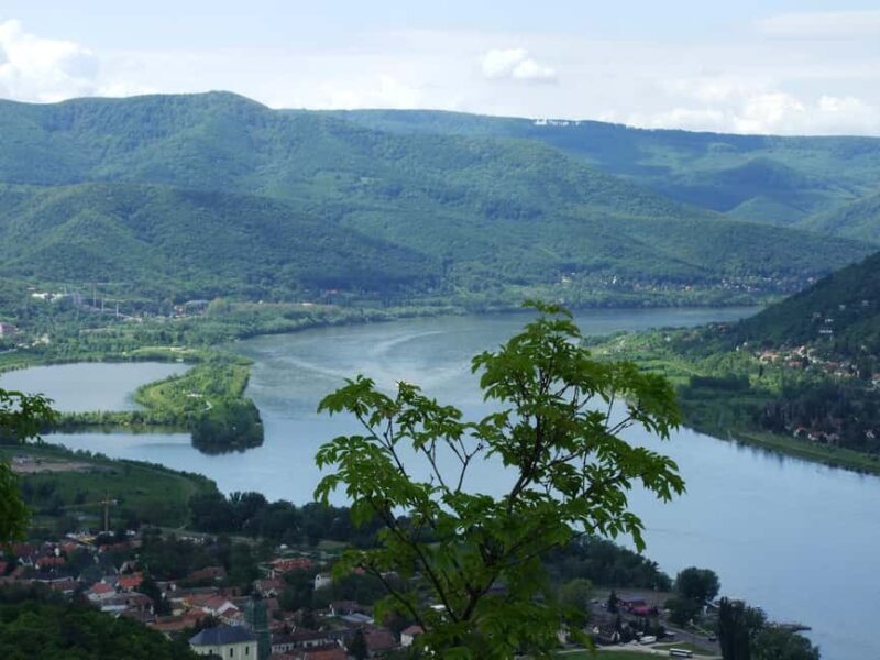 Visegrád Hike & Castle Tour with Ferry from Budapest - The Day Unfolds: A Detailed Look