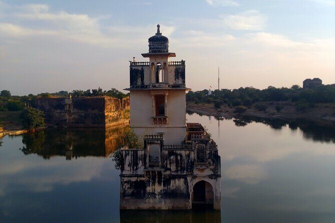 Visit Chittorgarh Fort with Pushkar Drop from Udaipur with Guide - Who Should Consider This Tour?