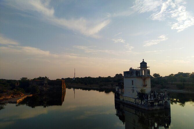 Visit Chittorgarh Fort with Pushkar Drop from Udaipur with Guide - FAQs