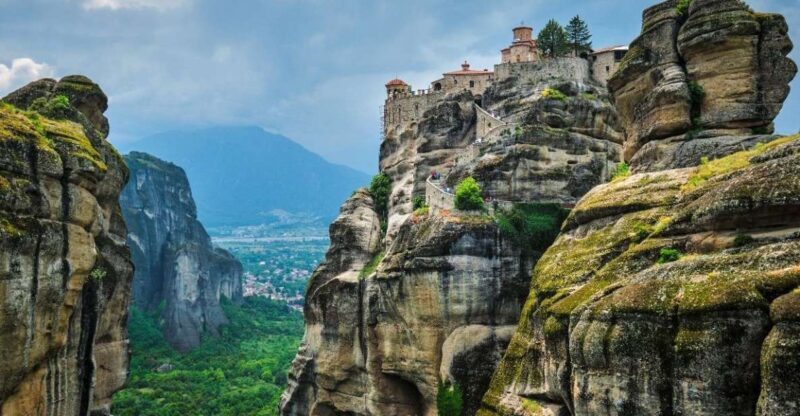 Visit Delphi & Meteora Monasteries Full Day Private Trip - Key Points