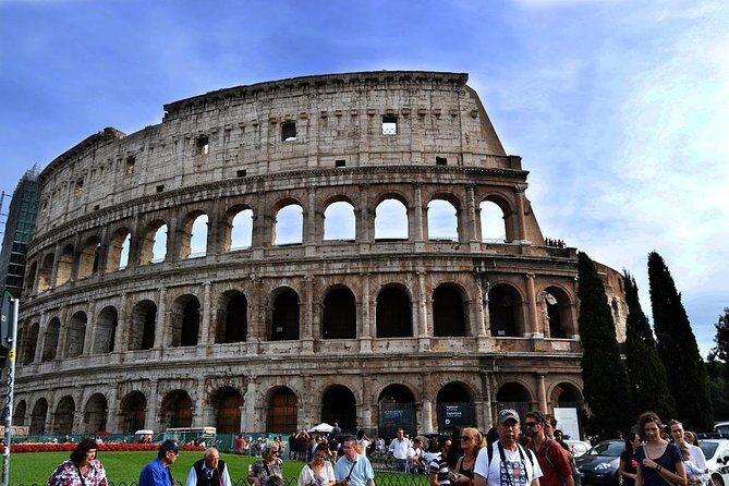 Visit of the Colosseum, Forum, Palatine Hill and Virtual Reality (VR) - A Deep Dive into the Experience