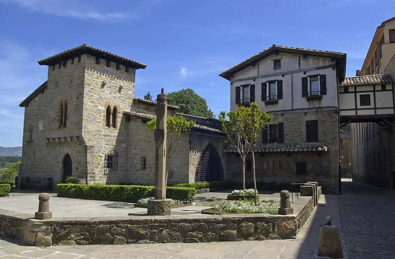 Visit Pamplona and enjoy a tasting of four Navarran wines. - Exploring Pamplona with a Taste of Navarran Wines